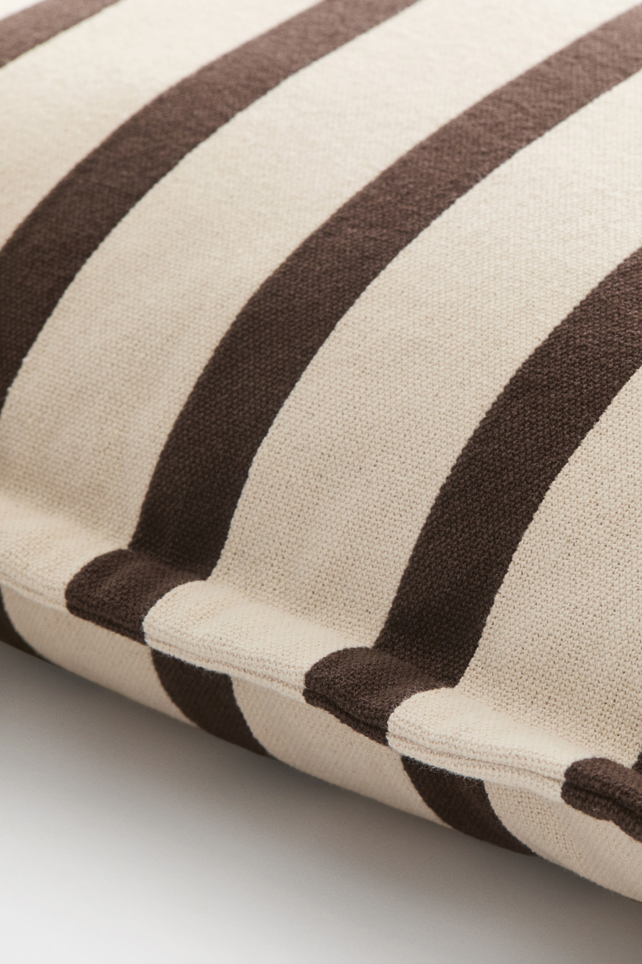 Mönstrat kuddfodral i canvas - Mörkbrun/Randig - Home All | H&M SE
