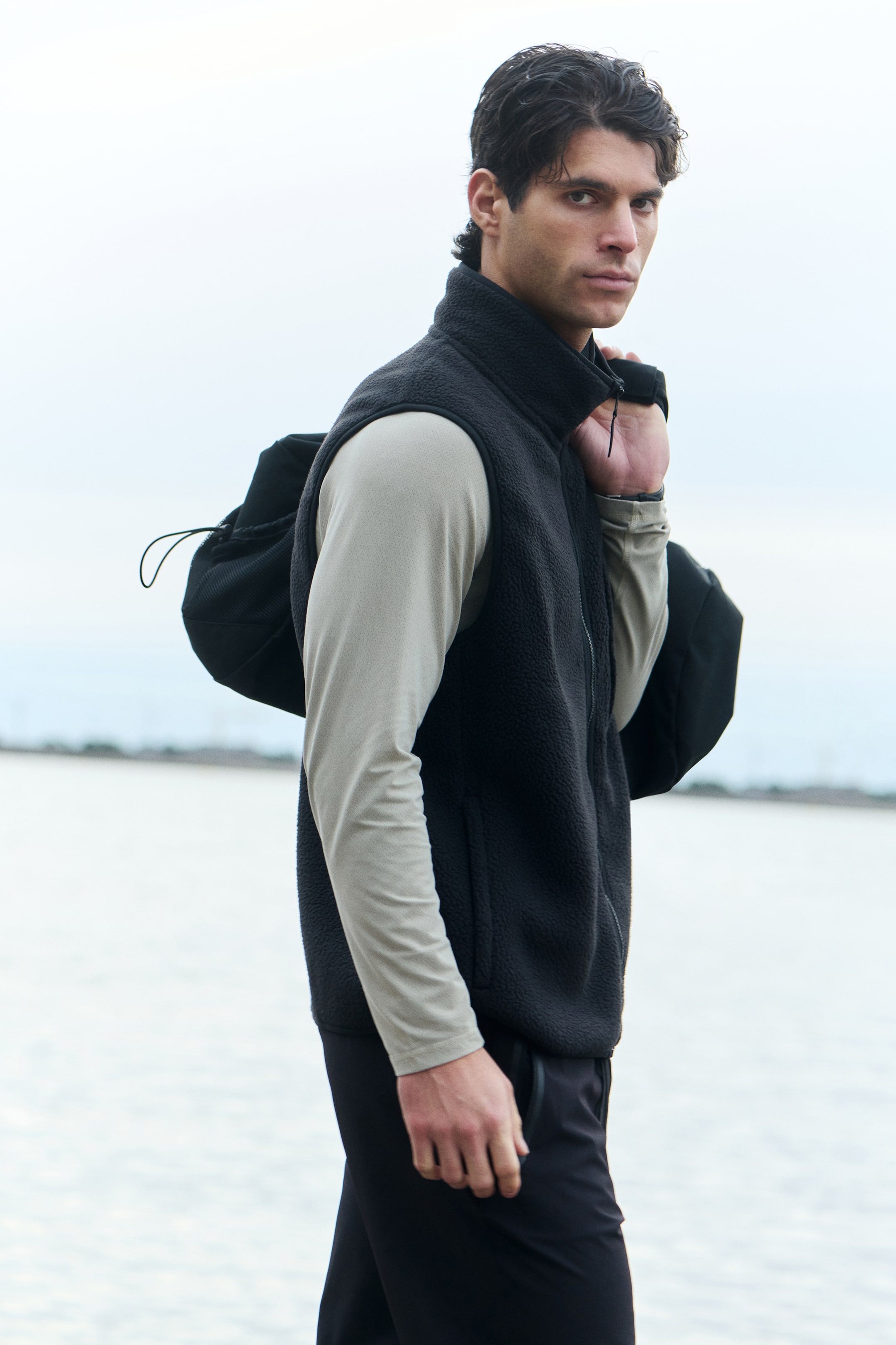 Regular Fit Teddy Sports gilet - Black - Men | H&M IN
