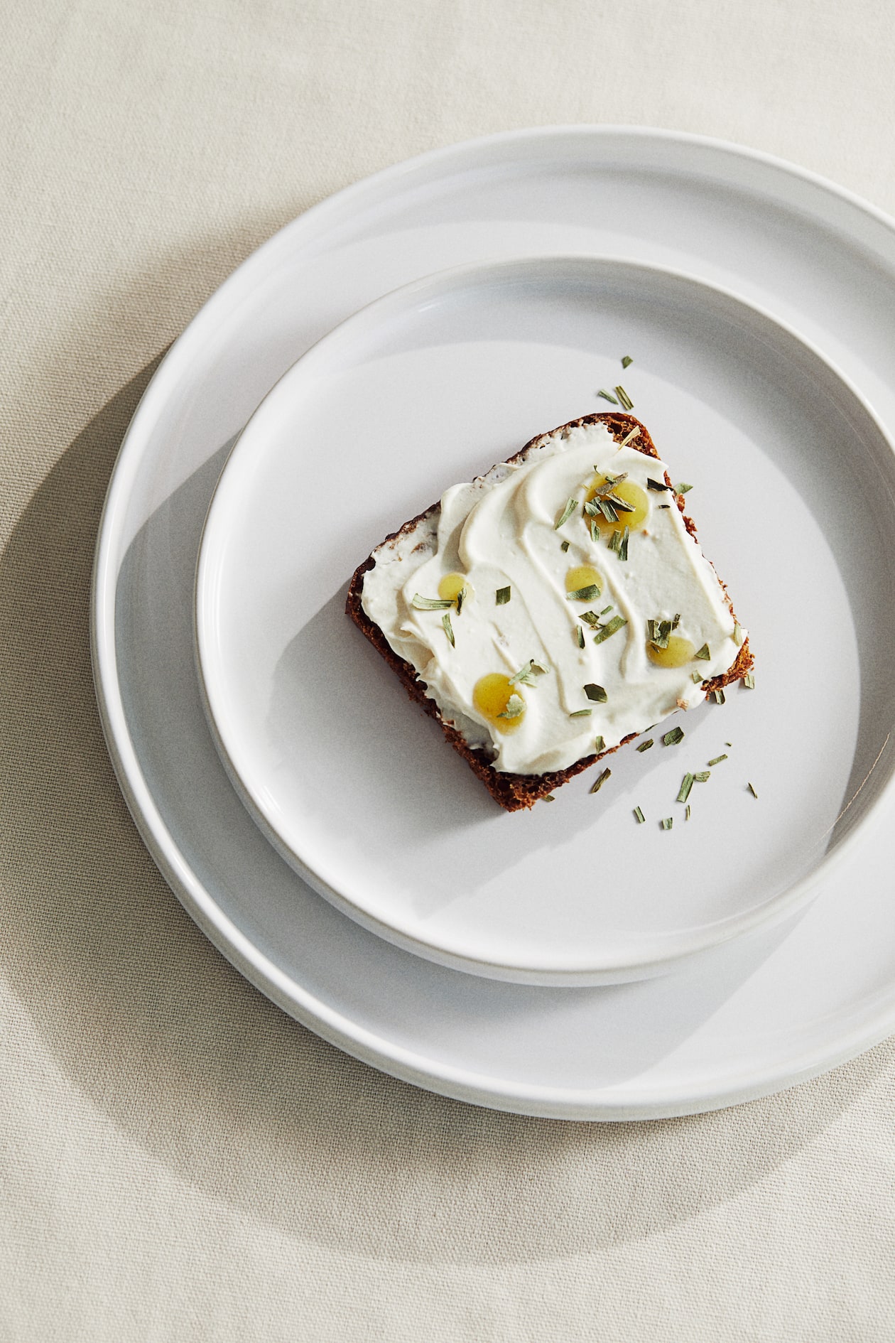 Medium-Sized Stoneware Plate - White - Home All | H&M US