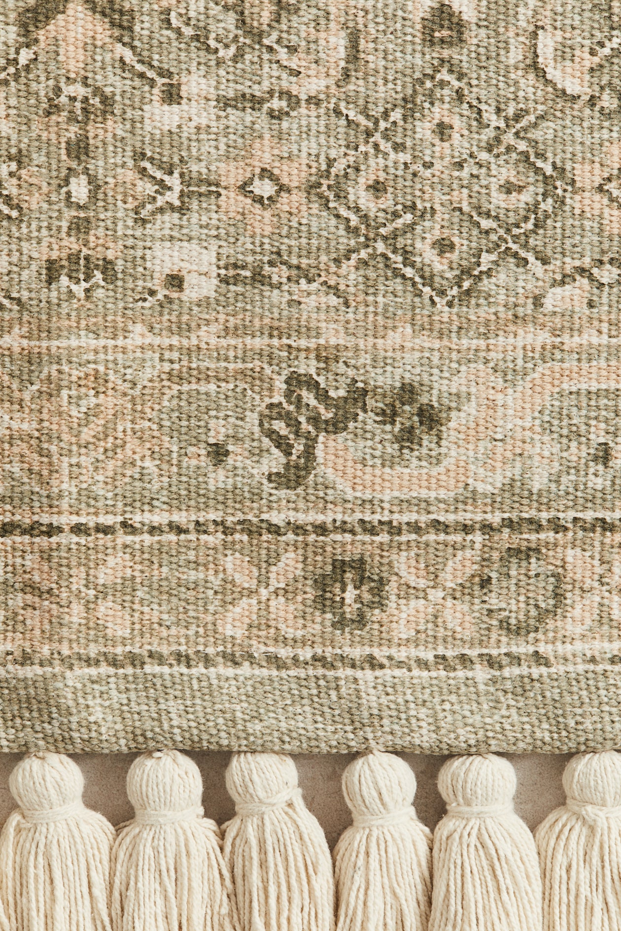 Patterned Rug with Fringe - Light dusty green/patterned - Home All | H&M US