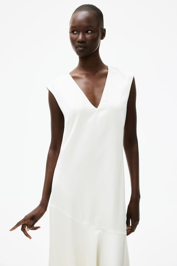 Satinkleid mit V-Ausschnitt - Weiß - Ladies | H&M DE