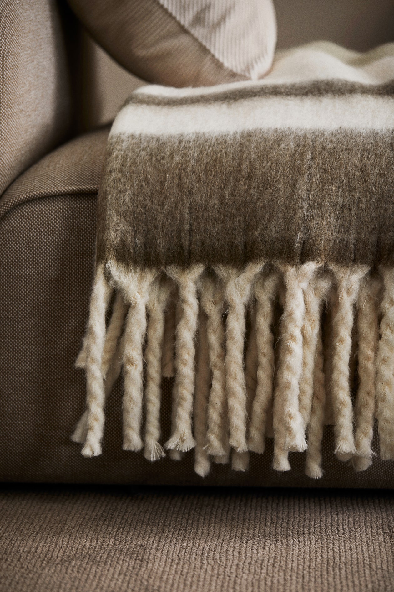 Gemustertes Plaid aus Wollmix - Hellbraun/Gestreift - Home All | H&M AT