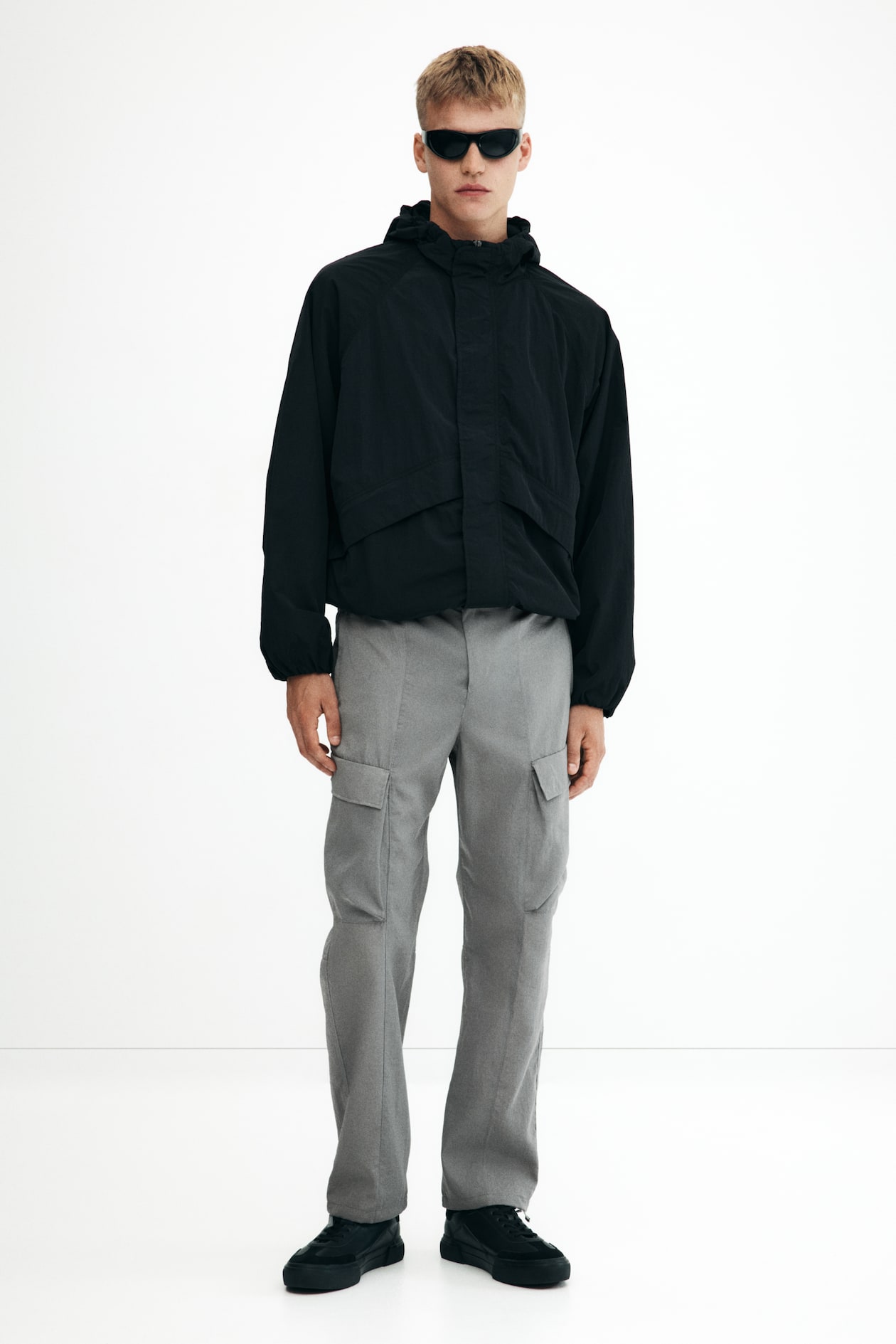 Relaxed Fit Nylon cargo trousers - Grey - Men | H&M GB