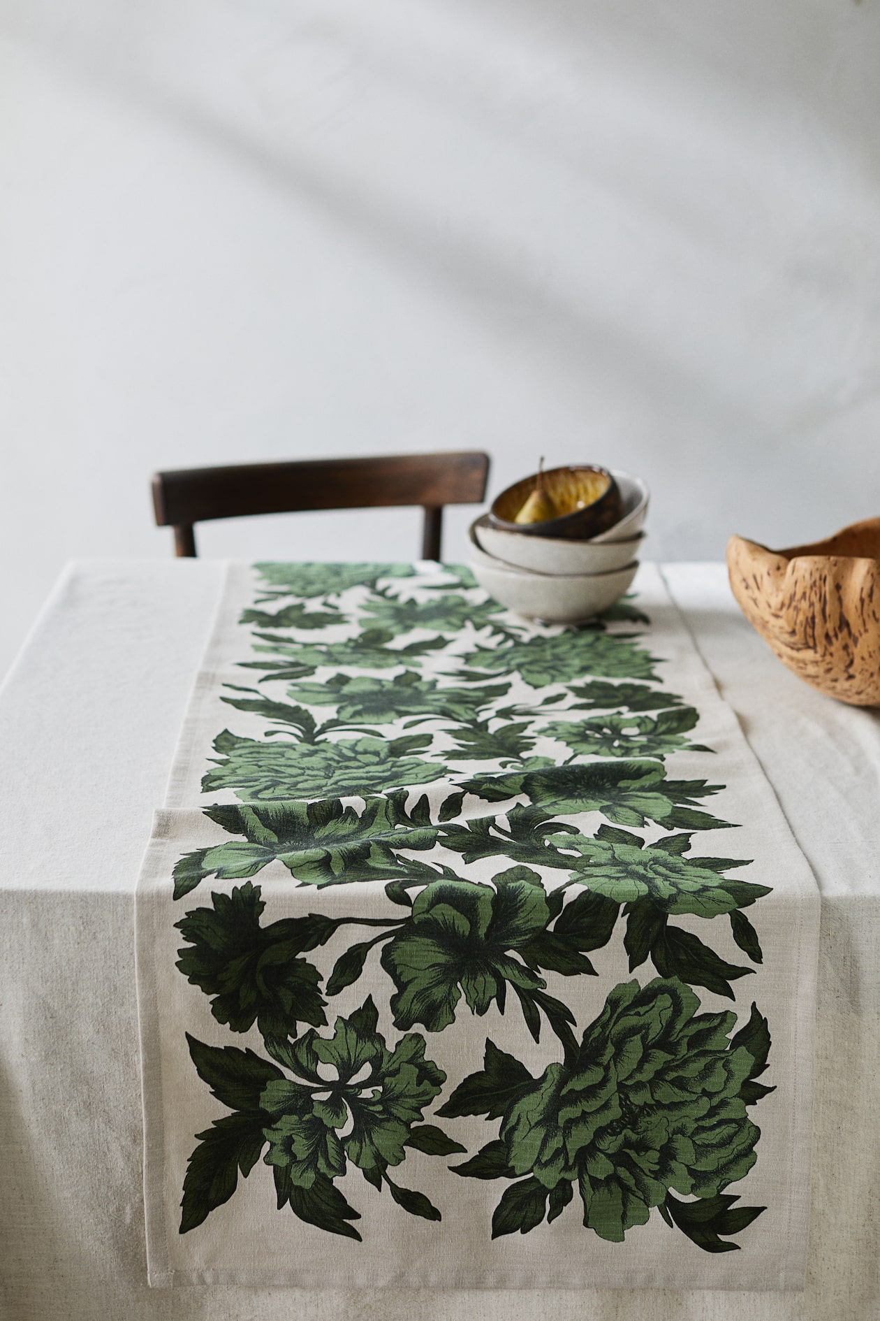 Patterned Table Runner - Green/floral - Home All | H&M US