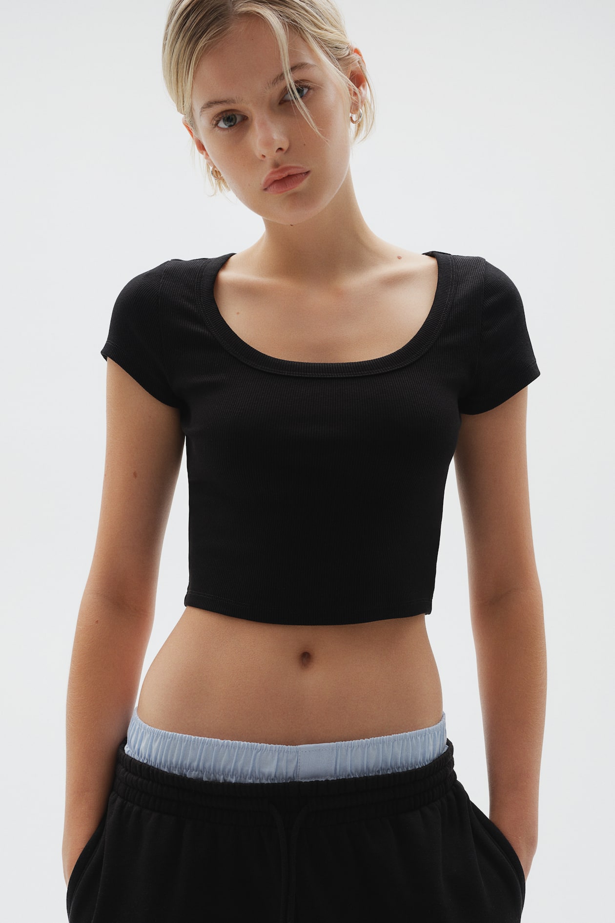 Cropped ribbed T-shirt - Deep neckline - Short sleeve - Black - Ladies ...