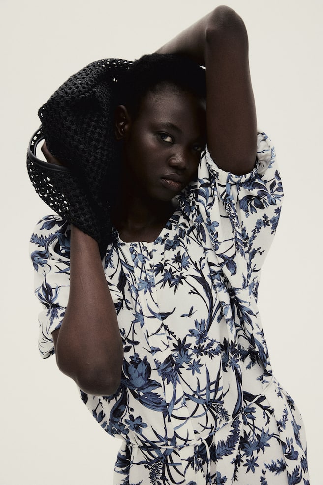 Puff-sleeved dress - White/Navy blue patterned - Ladies | H&M GB