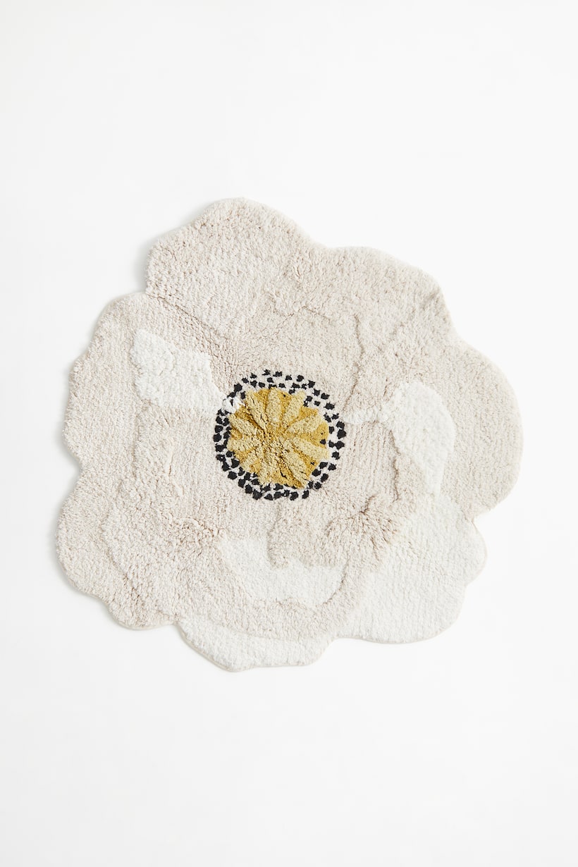 Tufted Flower-Shaped Bath Mat - Light beige/flower - Home All | H&M US