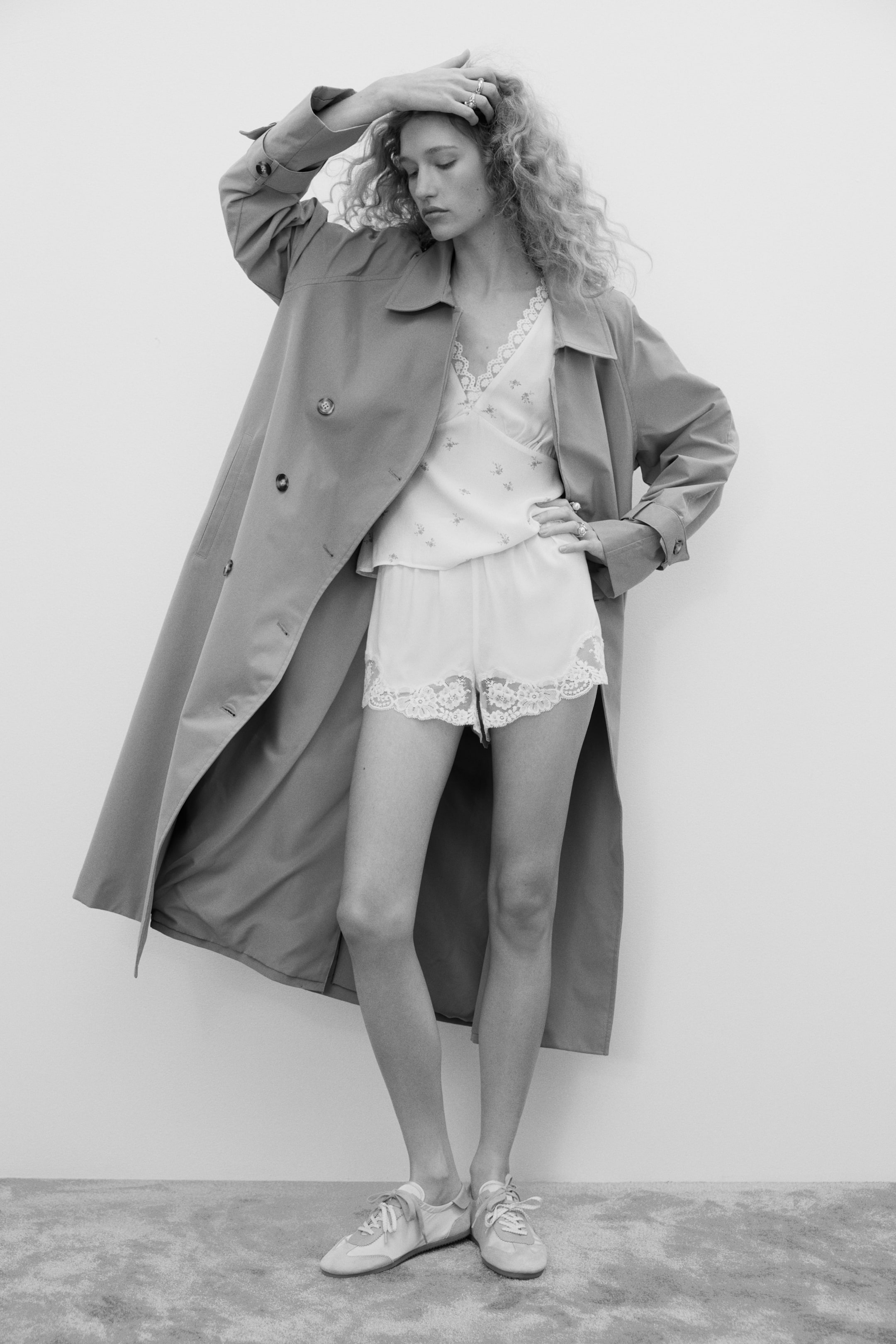 Women's White/floral Sleeveless Viscose Top | H&M CA