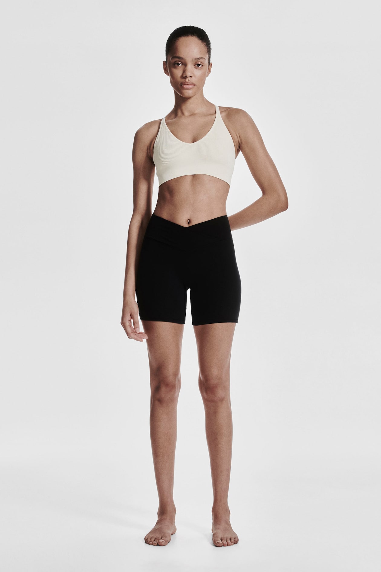 Seamless Medium-Support Sports Bra with DryMove™ - White - Ladies | H&M US