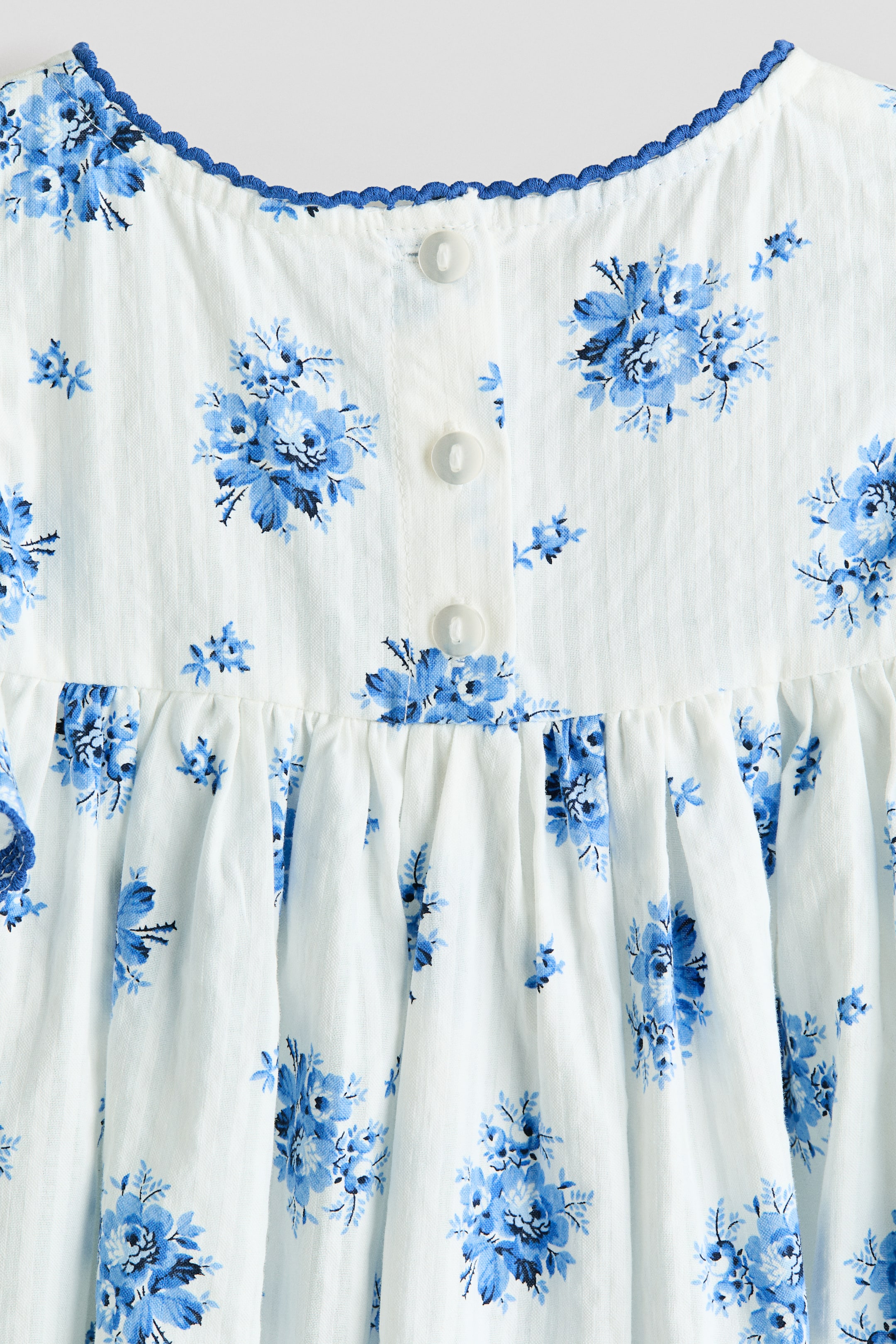 Jurk van katoenen seersucker - Wit/bloemen - KINDEREN | H&M NL