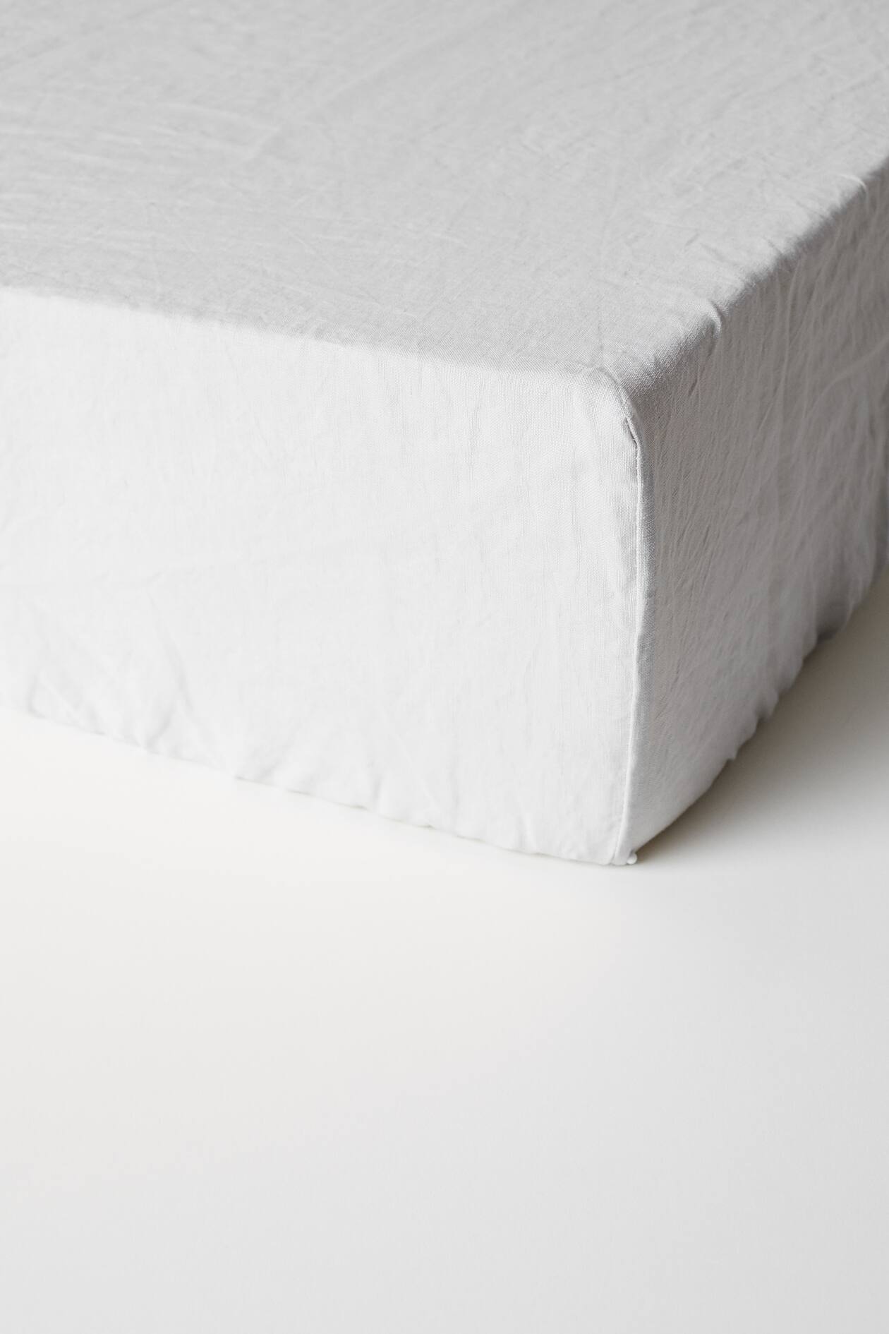 Drap-housse en lin lavé - Gris clair - Home All | H&M FR