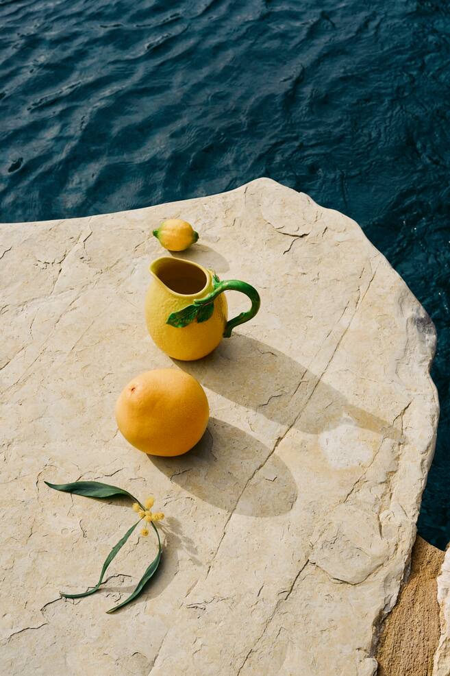 Lemon-shaped stoneware jug - Yellow - Home All | H&M GB
