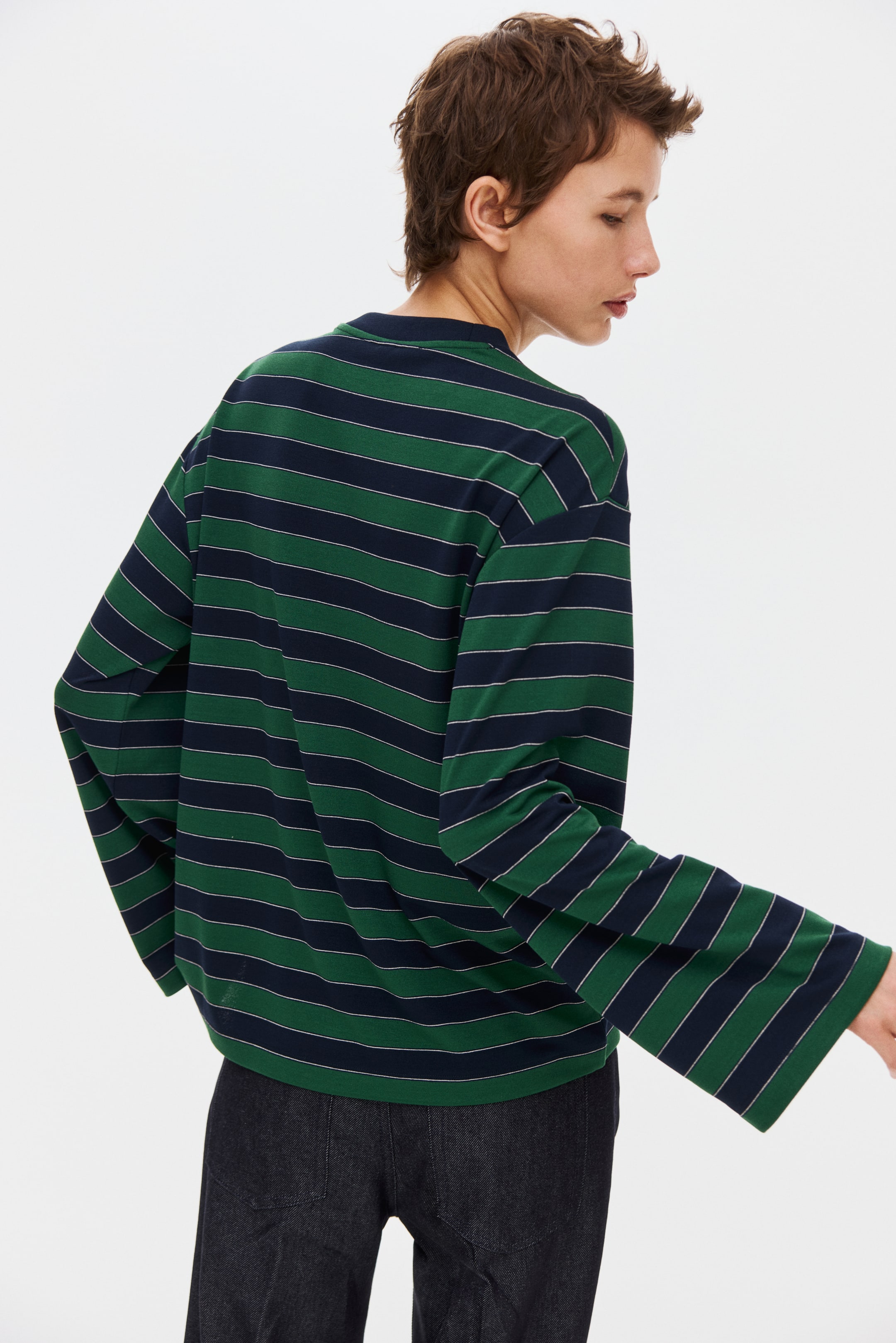 Sweater met zak - Marineblauw/gestreept - DAMES | H&M BE