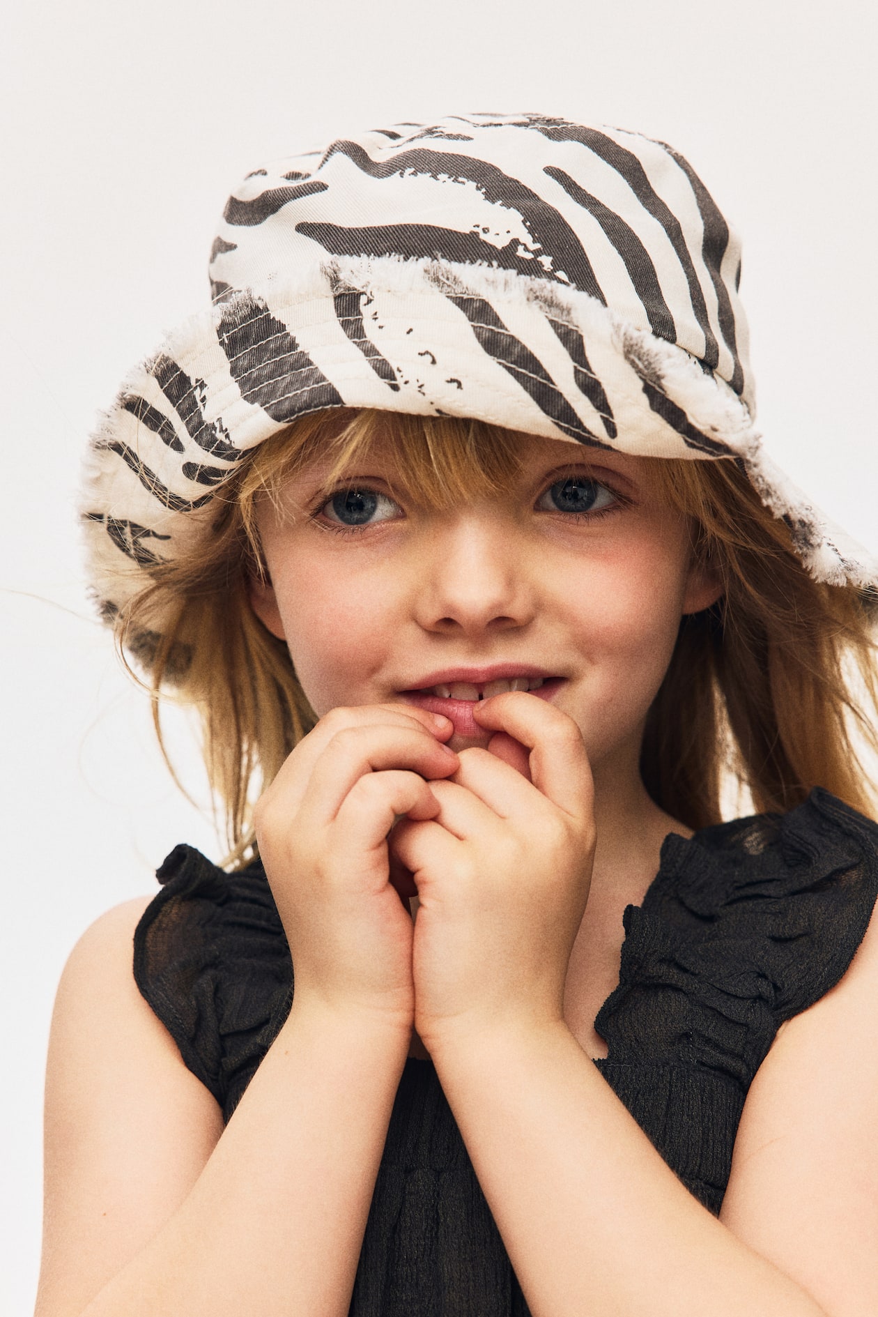 Sombrero bucket con acabado desflecado - Blanco/Estampado de cebra ...