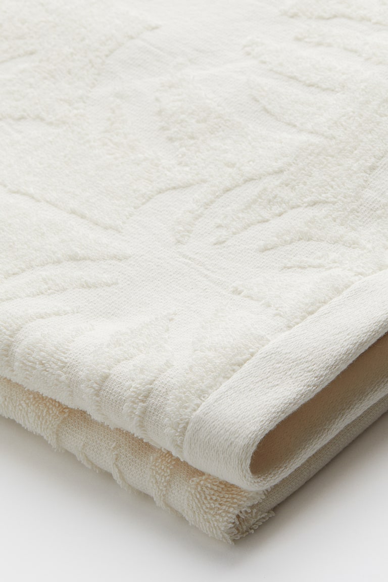 Men’s Cream Cotton Terry Bath Towel | H&M US