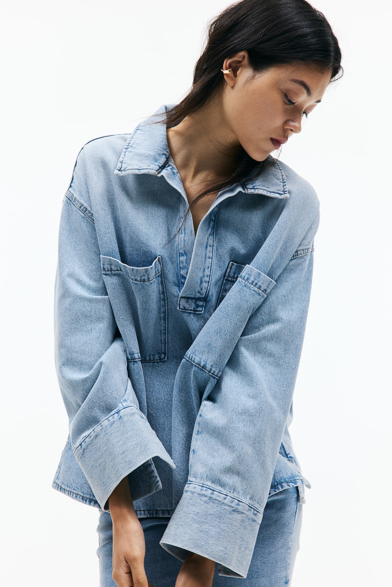Oversized popover denim shirt - Light denim blue - Ladies | H&M IN