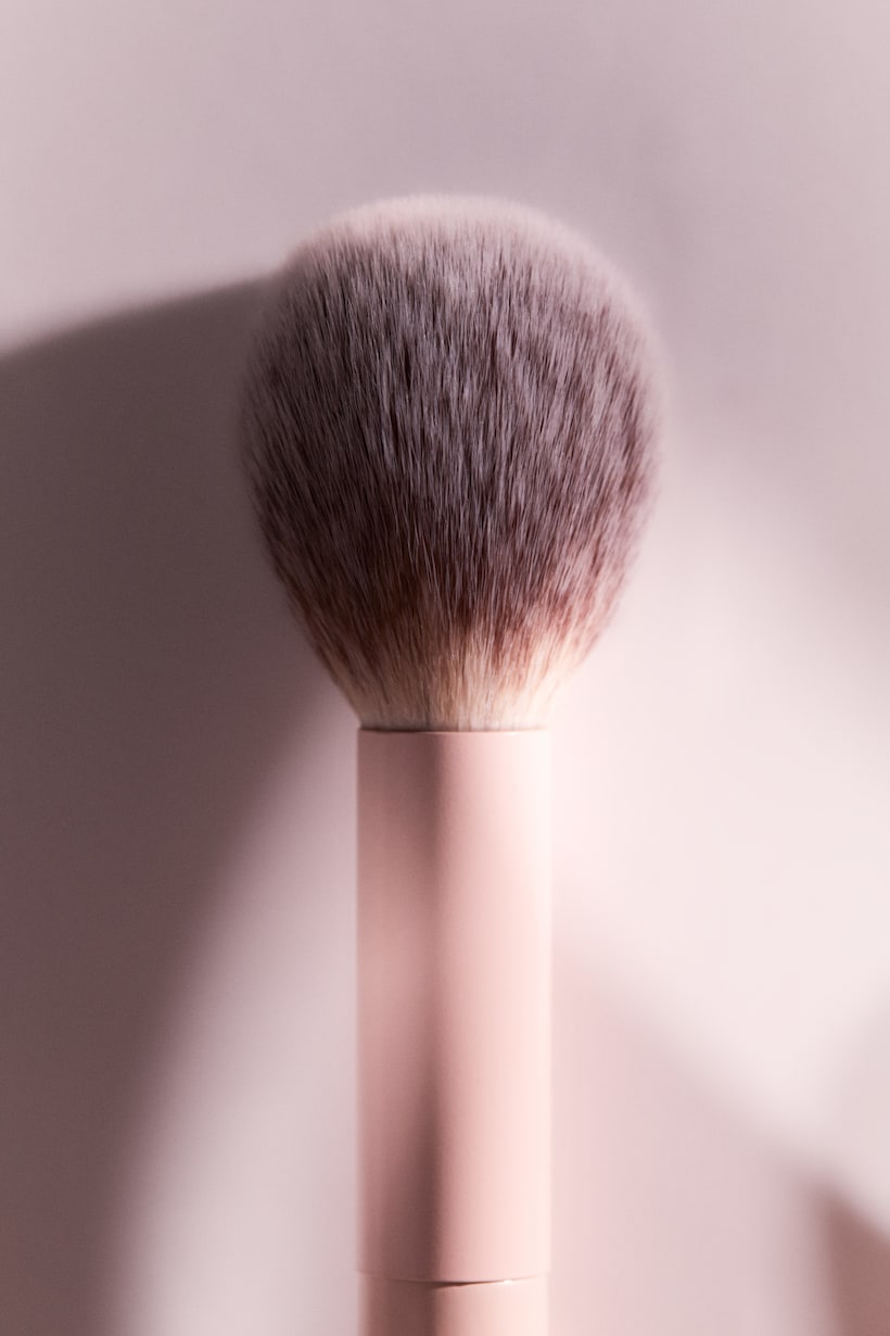 Tapered Cheek Brush - Dusty pink - Beauty all | H&M US