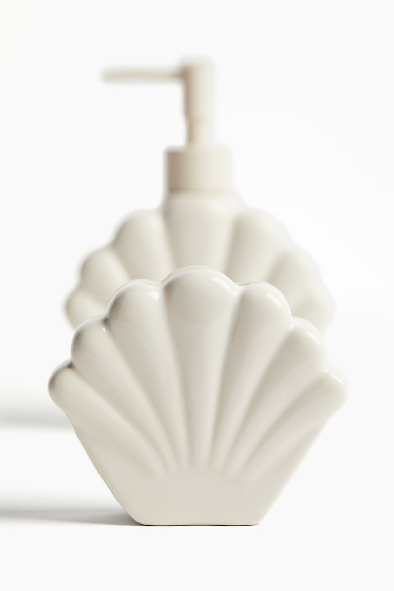 Light beige Seashell-Shaped Toothbrush Mug at H&M Home | H&M US