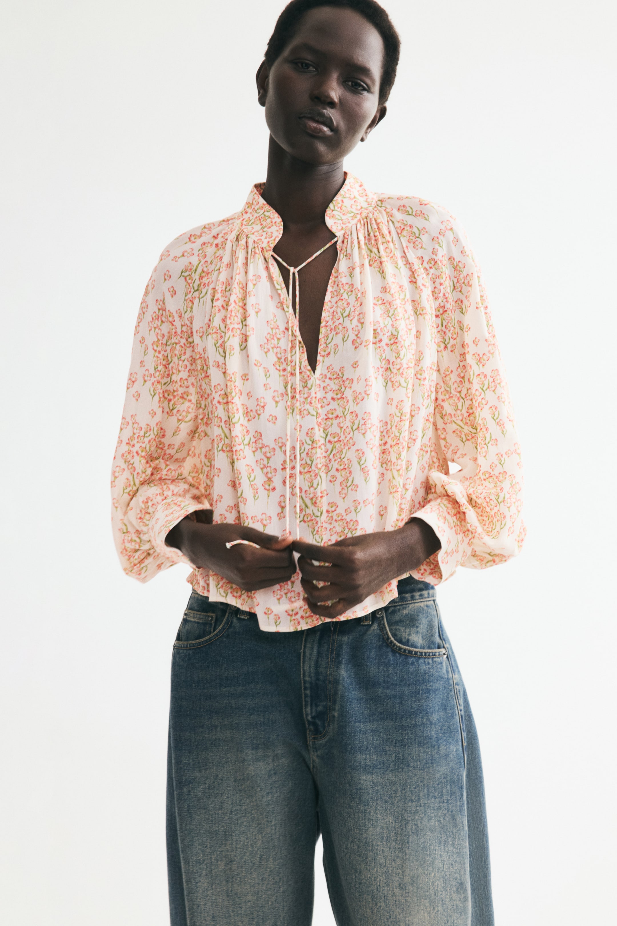 Women's Light dusty orange/Floral Viscose balloon-sleeved blouse | H&M IE