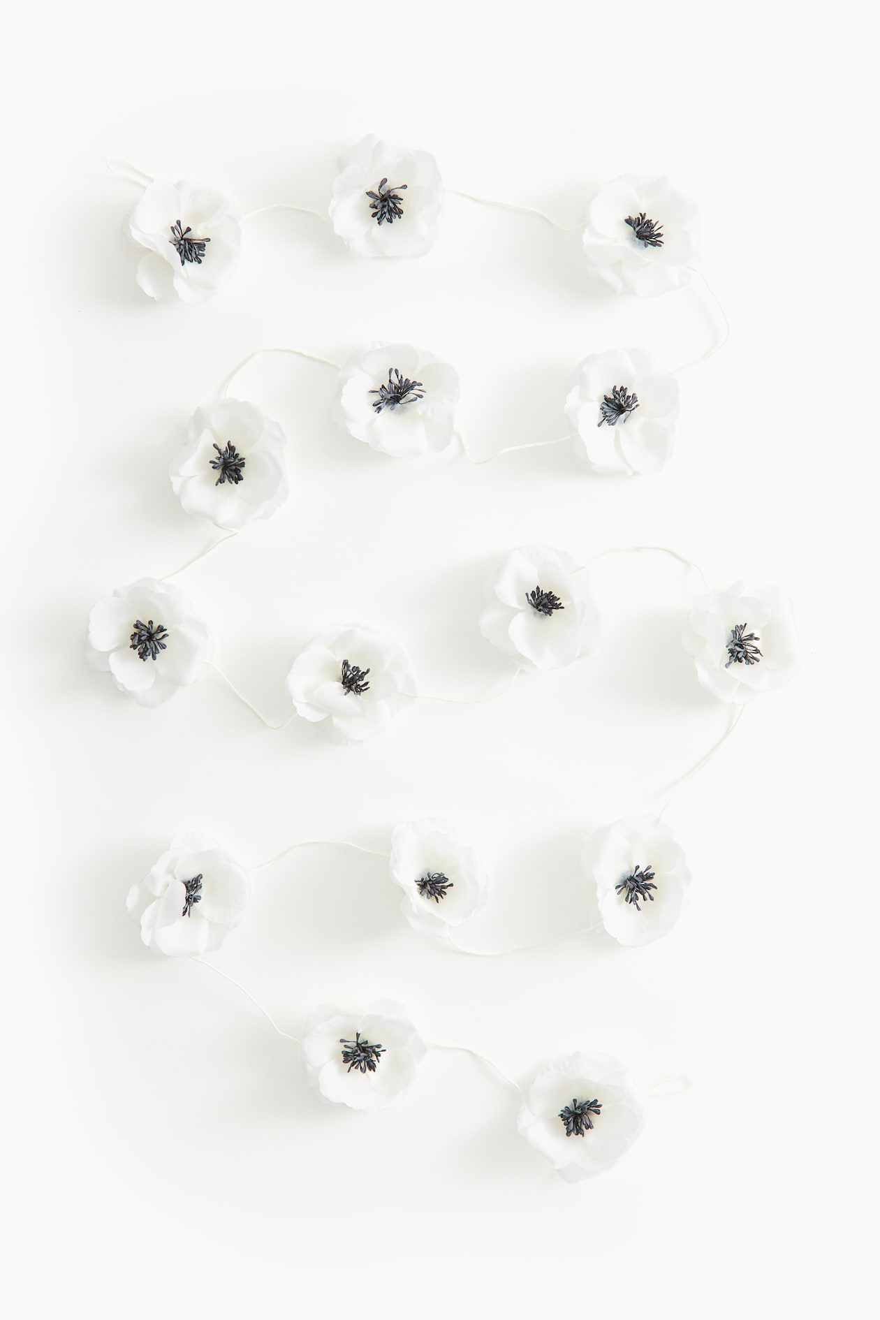 White/flowers Flower Garland at H&M Home | H&M US