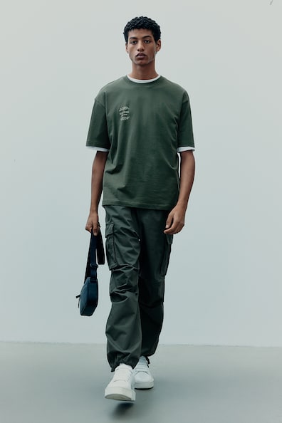 Playera Loose Fit con diseño - Verde caqui/New York - Men | H&M MX