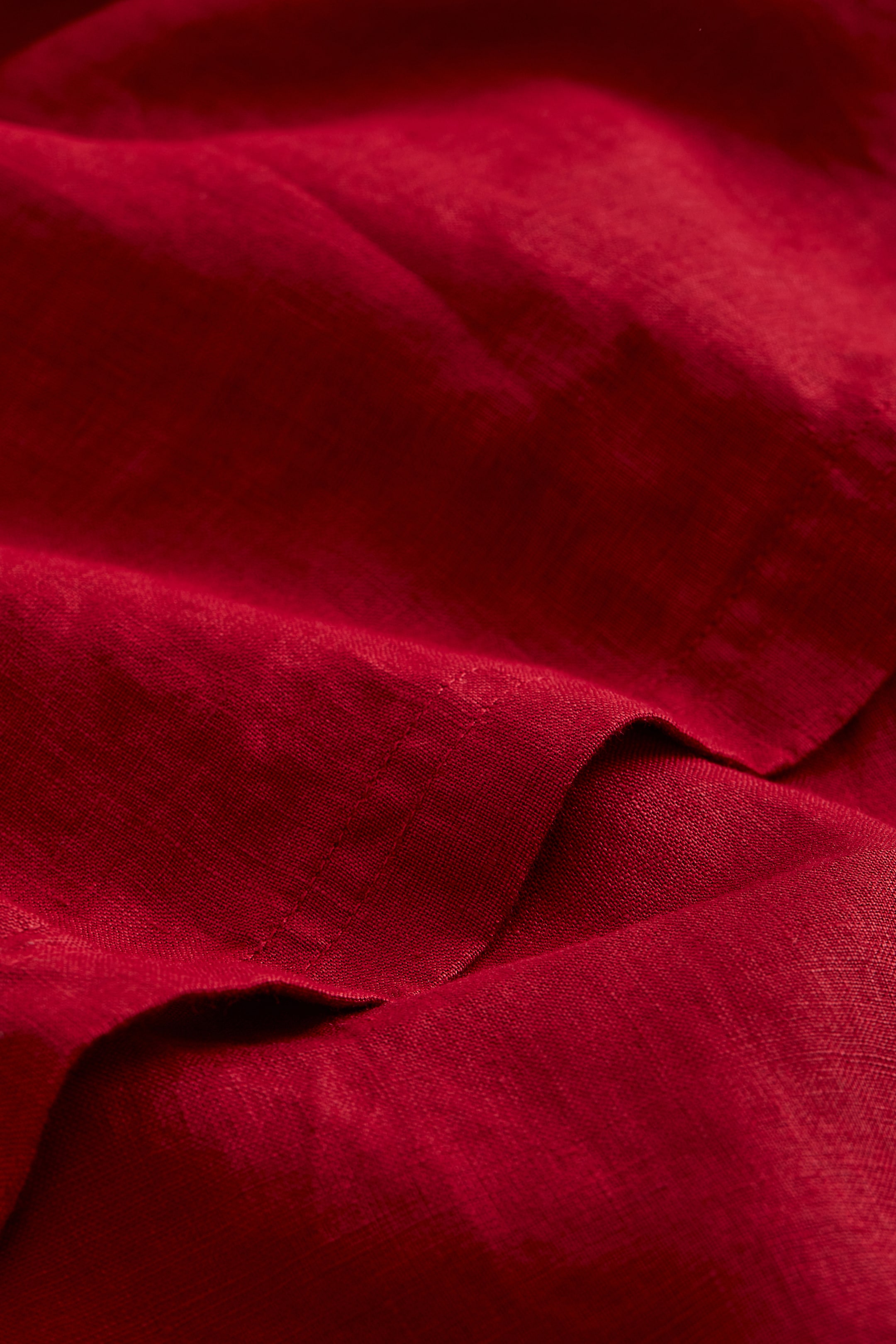 Washed Linen Tablecloth - Dark red - Home All | H&M CA