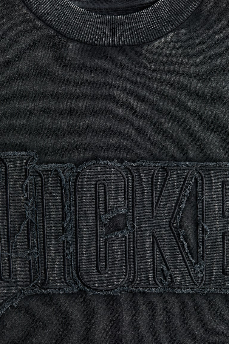 Sweater met gewassen look en applicatie - Zwart/Wicked - DAMES | H&M NL